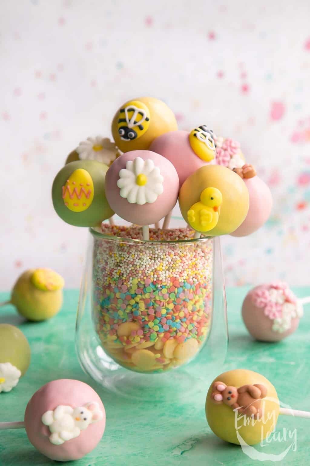 20 Cute and Festive Easter Cake Pops | Tiny Tree Decor
